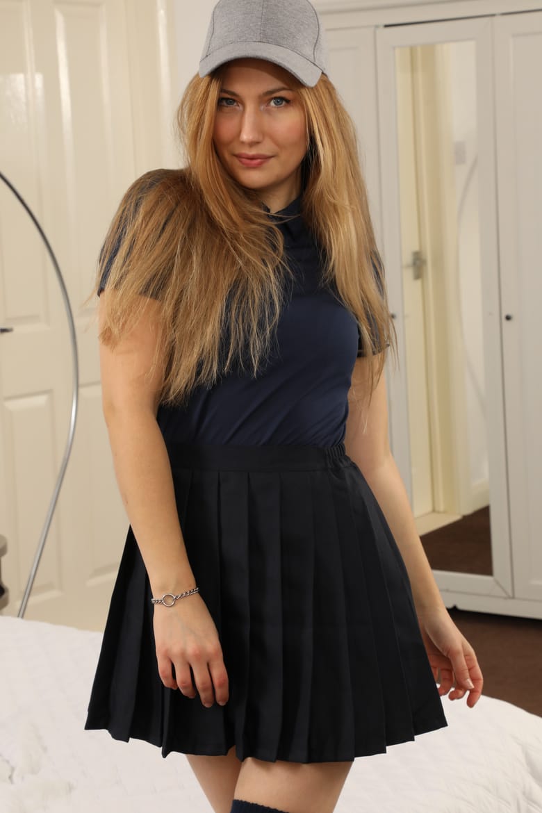 Sexy pictures of Stephanie Bonham Carter at Only-Sportswear